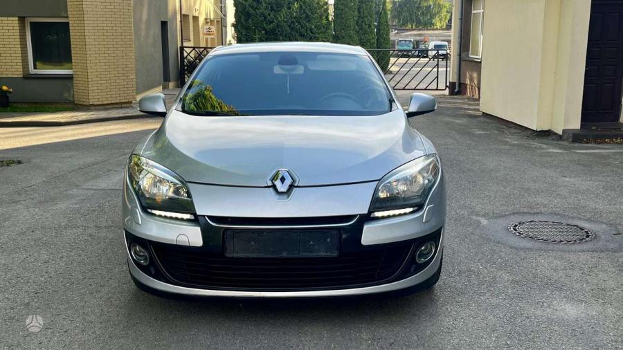 Grey Renault Megane 2012 in Silute, with an engine capacity of 1.46 L and mileage of 243 thousand km for 2999 €, photo 4 on AUTOMOTO.COM.LV