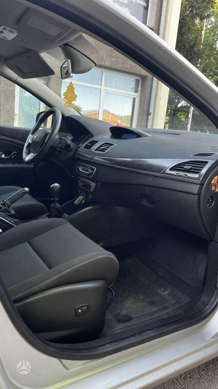 Grey Renault Megane 2012 in Silute, with an engine capacity of 1.46 L and mileage of 243 thousand km for 2999 €, photo 14 on AUTOMOTO.COM.LV