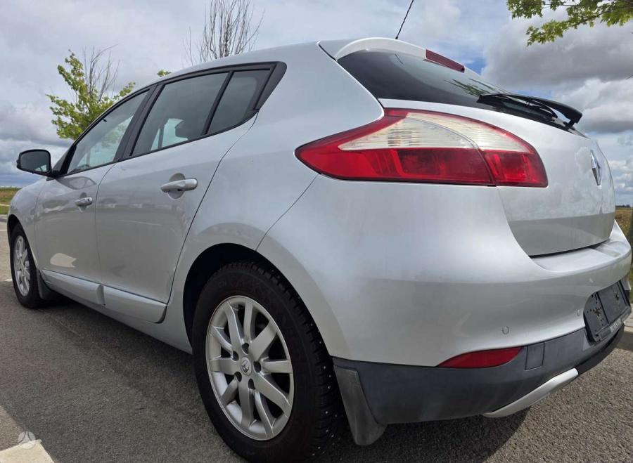 Grey Renault Megane 2012 in Marijampole, with an engine capacity of 1.46 L and mileage of 268 thousand km for 2950 €, photo 4 on AUTOMOTO.COM.LV