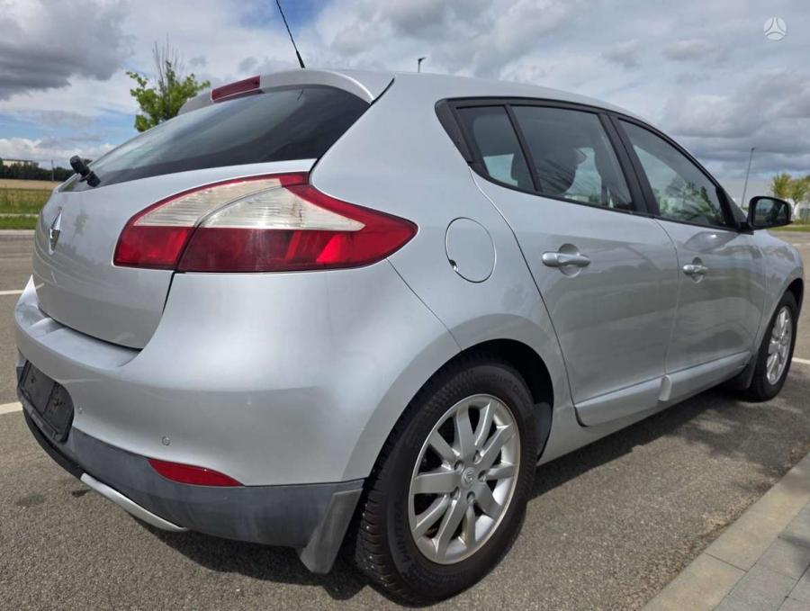 Grey Renault Megane 2012 in Marijampole, with an engine capacity of 1.46 L and mileage of 268 thousand km for 2950 €, photo 5 on AUTOMOTO.COM.LV