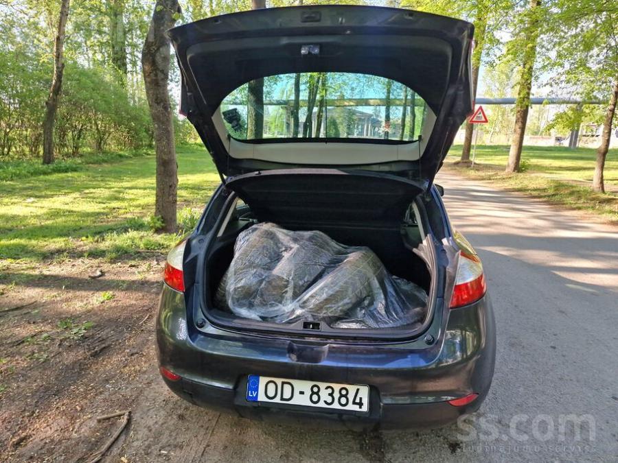 Pelēks Renault Megane 2013 Rīga, ar dzinēja tilpumu 1.50 L un nobraukumu 237 tūkst. km par 3790 €, foto 7 vietnē AUTOMOTO.COM.LV
