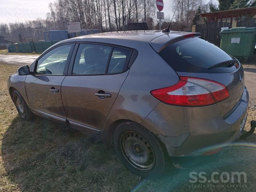 Pelēks Renault Megane 2013 Rīga, ar dzinēja tilpumu 1.50 L un nobraukumu 289 tūkst. km par 2600 €, foto 5 vietnē AUTOMOTO.COM.LV