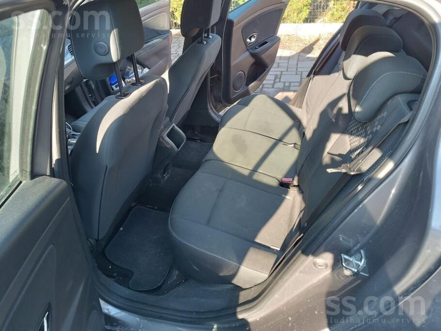 Pelēks Renault Megane 2013 Rīga, ar dzinēja tilpumu 1.50 L un nobraukumu 289 tūkst. km par 2600 €, foto 17 vietnē AUTOMOTO.COM.LV