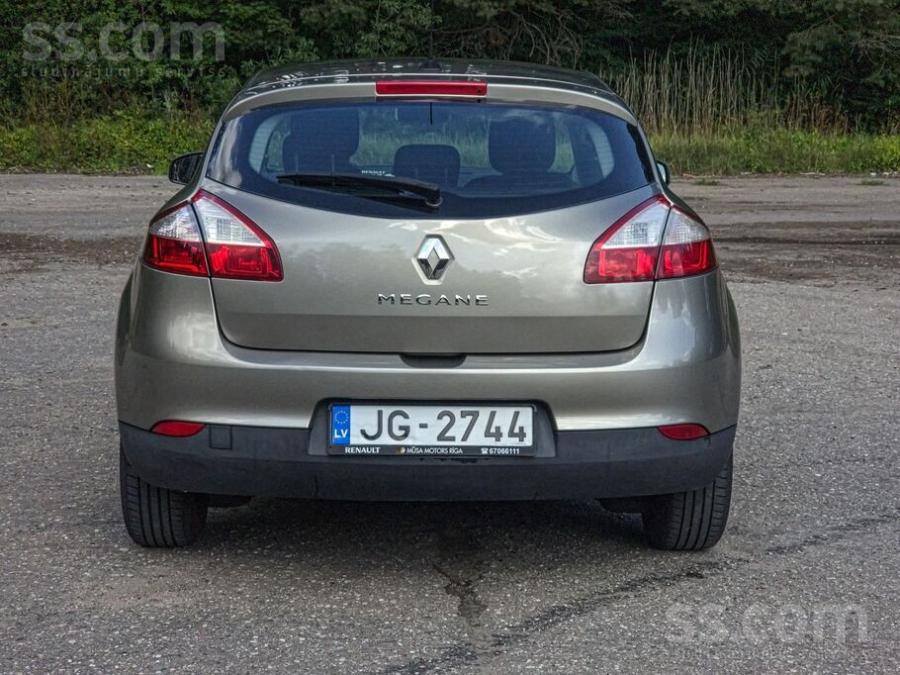 Grey Renault Megane 2013 in Jurmala, with an engine capacity of 1.60 L and mileage of 135 thousand km for 3800 €, photo 5 on AUTOMOTO.COM.LV