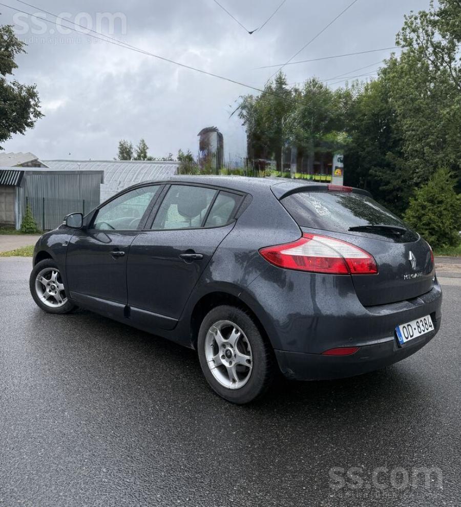 Pelēks Renault Megane 2013 Rīga, ar dzinēja tilpumu 1.50 L un nobraukumu 238 tūkst. km par 3750 €, foto 7 vietnē AUTOMOTO.COM.LV