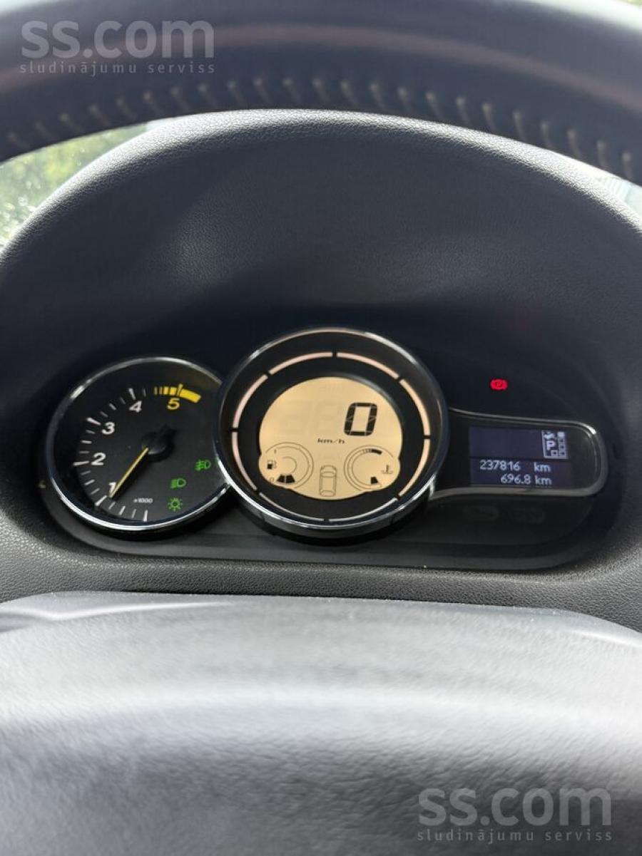 Pelēks Renault Megane 2013 Rīga, ar dzinēja tilpumu 1.50 L un nobraukumu 238 tūkst. km par 3750 €, foto 16 vietnē AUTOMOTO.COM.LV