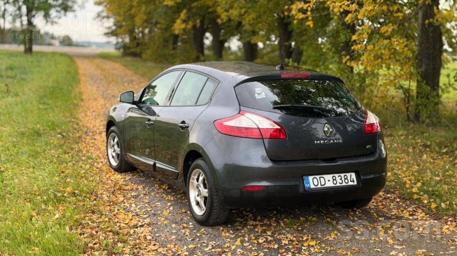 Pelēks Renault Megane 2013 Rīga, ar dzinēja tilpumu 1.50 L un nobraukumu 239 tūkst. km par 3650 €, foto 3 vietnē AUTOMOTO.COM.LV