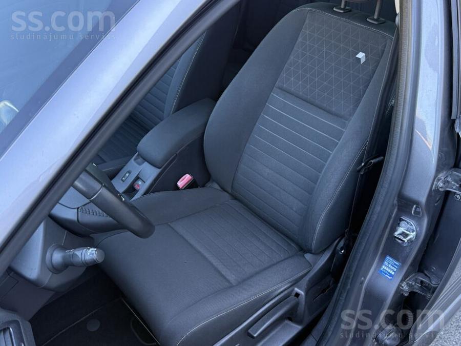 Grey Renault Megane 2014 in Liepaja, with an engine capacity of 1.20 L and mileage of 125 thousand km for 4500 €, photo 16 on AUTOMOTO.COM.LV