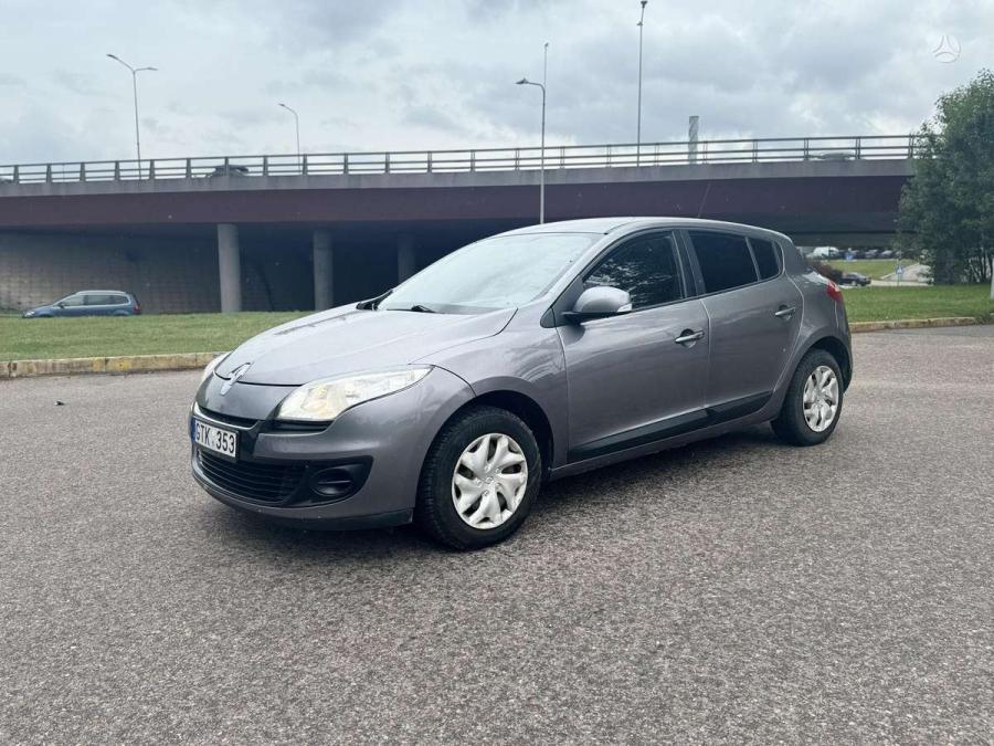 Pelēks Renault Megane 2014 Viļņa, ar dzinēja tilpumu 1.60 L un nobraukumu 250 tūkst. km par 2399 €, foto 1 vietnē AUTOMOTO.COM.LV