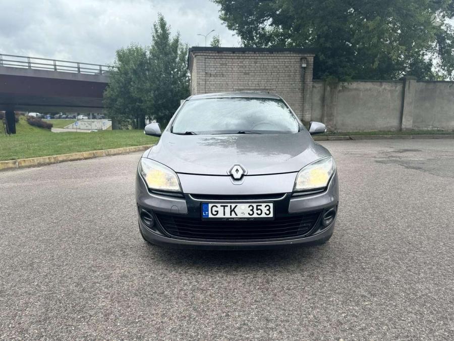 Pelēks Renault Megane 2014 Viļņa, ar dzinēja tilpumu 1.60 L un nobraukumu 250 tūkst. km par 2399 €, foto 3 vietnē AUTOMOTO.COM.LV