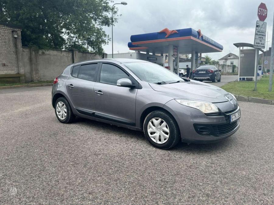 Pelēks Renault Megane 2014 Viļņa, ar dzinēja tilpumu 1.60 L un nobraukumu 250 tūkst. km par 2399 €, foto 4 vietnē AUTOMOTO.COM.LV
