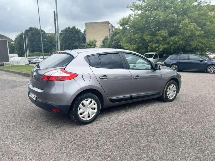 Pelēks Renault Megane 2014 Viļņa, ar dzinēja tilpumu 1.60 L un nobraukumu 250 tūkst. km par 2399 €, foto 5 vietnē AUTOMOTO.COM.LV