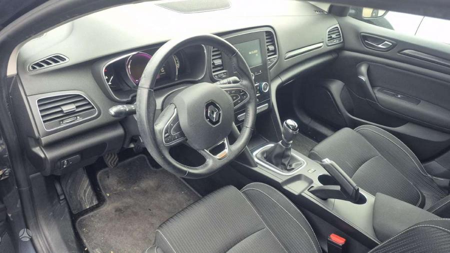Grey Renault Megane 2016 in Taurage, with an engine capacity of 1.20 L and mileage of 90 thousand km for 6200 €, photo 8 on AUTOMOTO.COM.LV