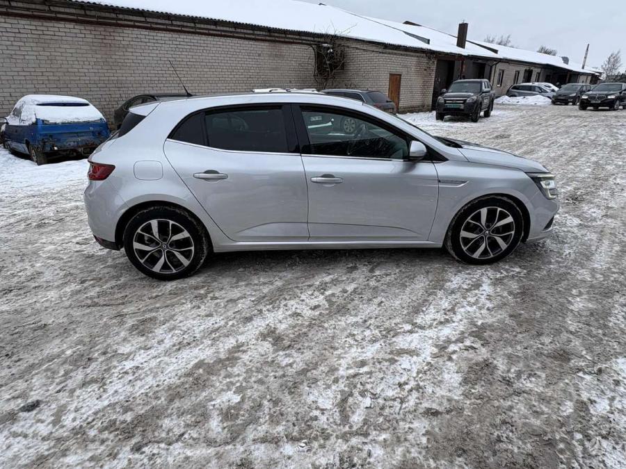 Grey Renault Megane 2017 in Taurage, with an engine capacity of 1.20 L and mileage of 216 thousand km for 5990 €, photo 4 on AUTOMOTO.COM.LV