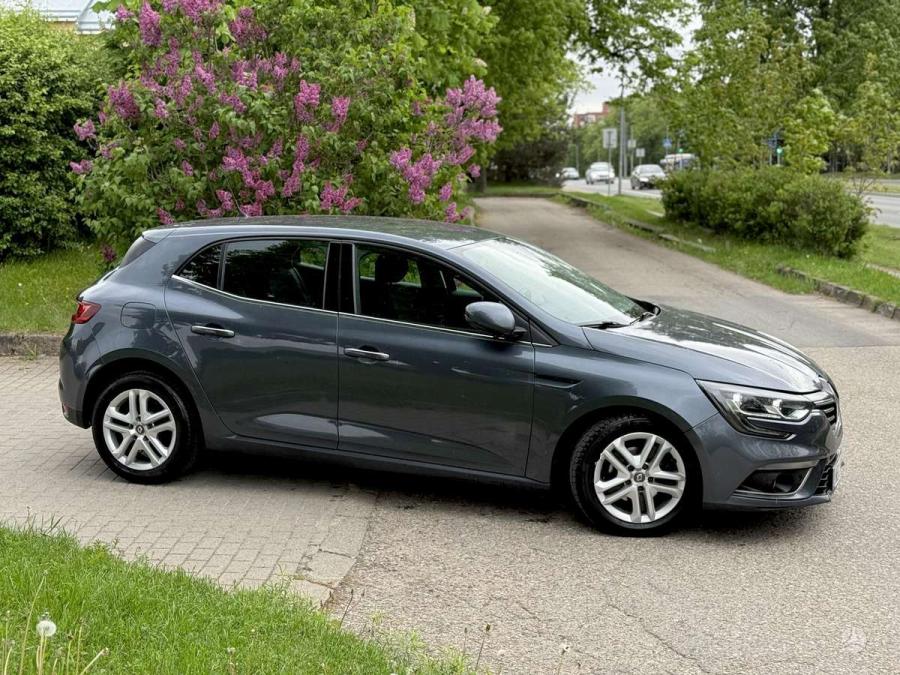 Grey Renault Megane 2017 in Vilnius, with an engine capacity of 1.46 L and mileage of 225 thousand km for 6900 €, photo 4 on AUTOMOTO.COM.LV