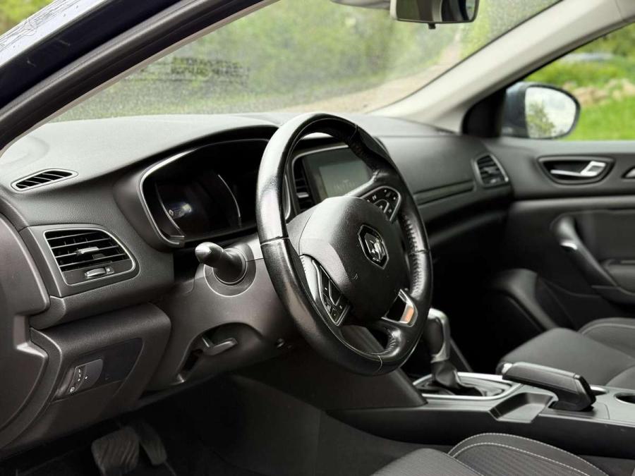 Grey Renault Megane 2017 in Vilnius, with an engine capacity of 1.46 L and mileage of 225 thousand km for 6900 €, photo 9 on AUTOMOTO.COM.LV