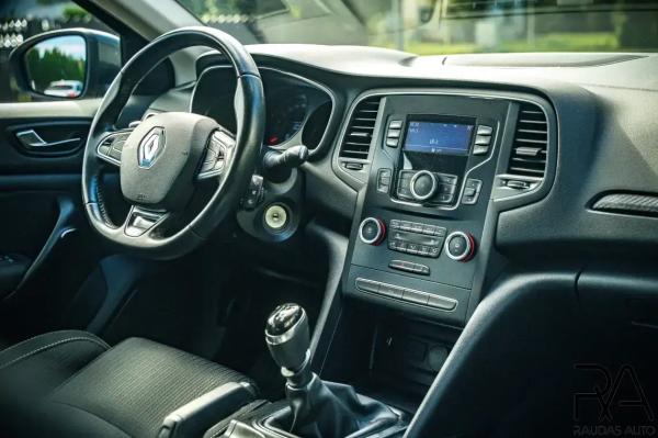 Renault Megane 2017 in Riga on AUTOMOTO.COM.LV Grey Renault Megane 2017 in Riga, with an engine capacity of 1.60 L and mileage of 53 thousand km for 8990 €, photo 6 on AUTOMOTO.COM.LV