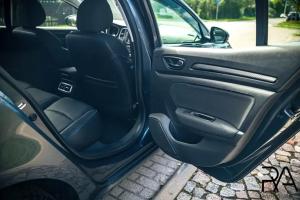 Grey Renault Megane 2017 in Riga, with an engine capacity of 1.60 L and mileage of 53 thousand km for 8990 €, photo 8 on AUTOMOTO.COM.LV