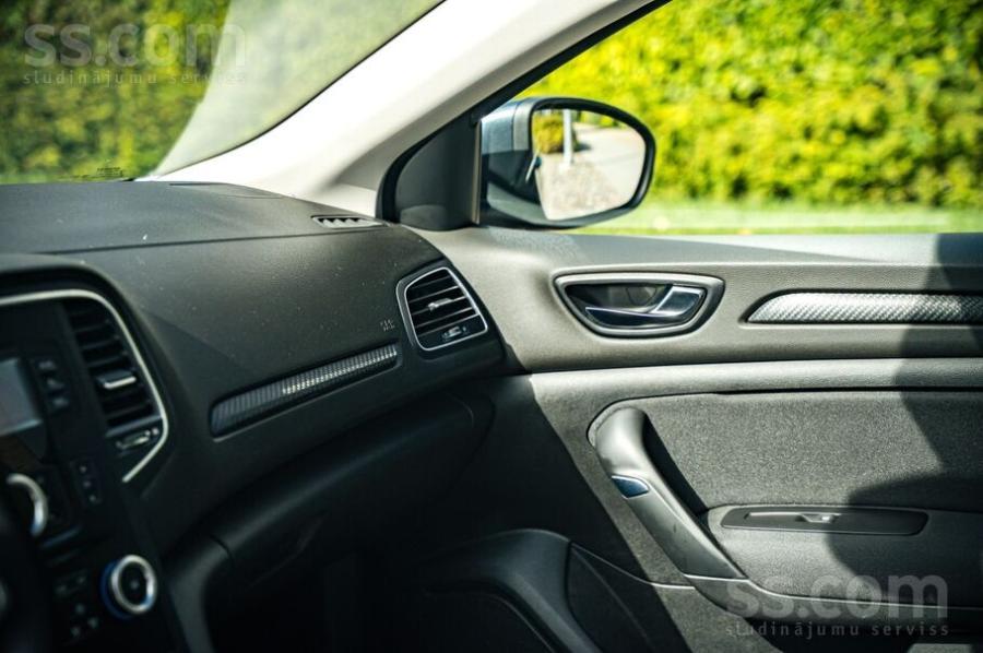 Pelēks Renault Megane 2017 Rīga, ar dzinēja tilpumu 1.60 L un nobraukumu 53 tūkst. km par 8990 €, foto 17 vietnē AUTOMOTO.COM.LV