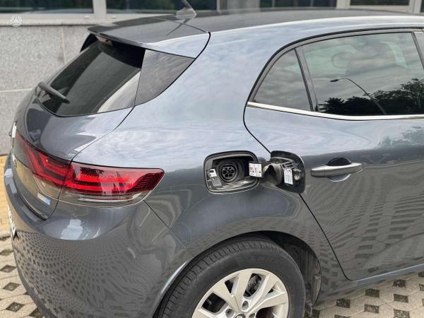 Grey Renault Megane 2021 in Riga, with an engine capacity of 1.60 L and mileage of 20 thousand km for 15900 €, photo 11 on AUTOMOTO.COM.LV