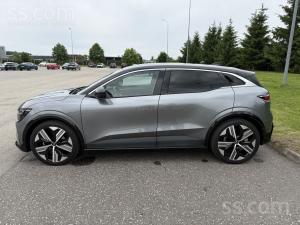 Grey Renault Megane 2022 in Riga, with an engine capacity of 0.00 L and mileage of 61 thousand km for 20500 €, photo 5 on AUTOMOTO.COM.LV