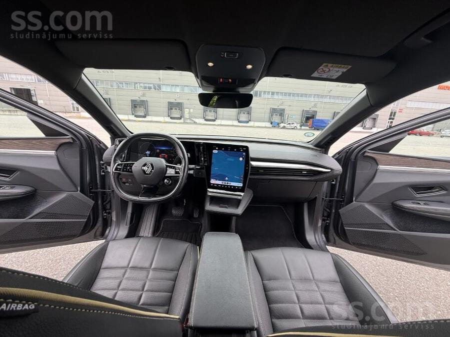 Grey Renault Megane 2022 in Riga, with an engine capacity of 0.00 L and mileage of 61 thousand km for 20500 €, photo 14 on AUTOMOTO.COM.LV