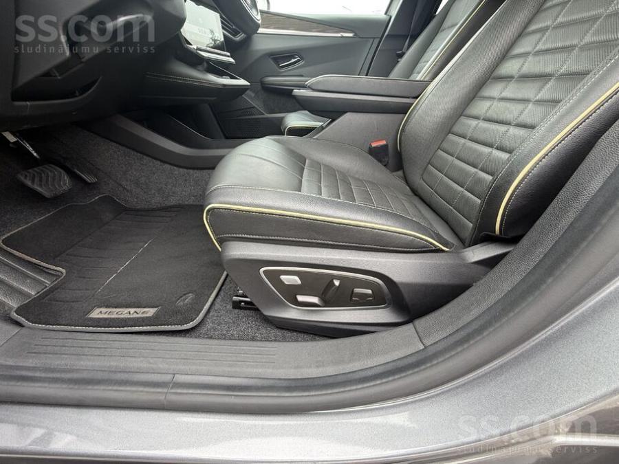 Grey Renault Megane 2022 in Riga, with an engine capacity of 0.00 L and mileage of 61 thousand km for 20500 €, photo 16 on AUTOMOTO.COM.LV