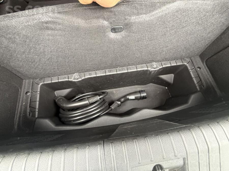 Grey Renault Megane 2022 in Riga, with an engine capacity of 0.00 L and mileage of 61 thousand km for 20500 €, photo 19 on AUTOMOTO.COM.LV