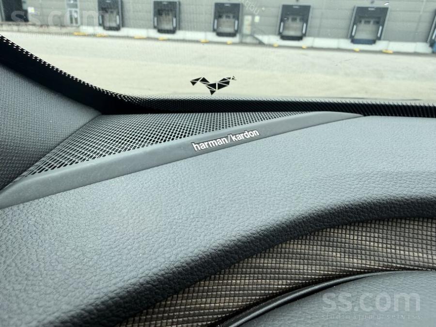 Grey Renault Megane 2022 in Riga, with an engine capacity of 0.00 L and mileage of 61 thousand km for 20500 €, photo 27 on AUTOMOTO.COM.LV