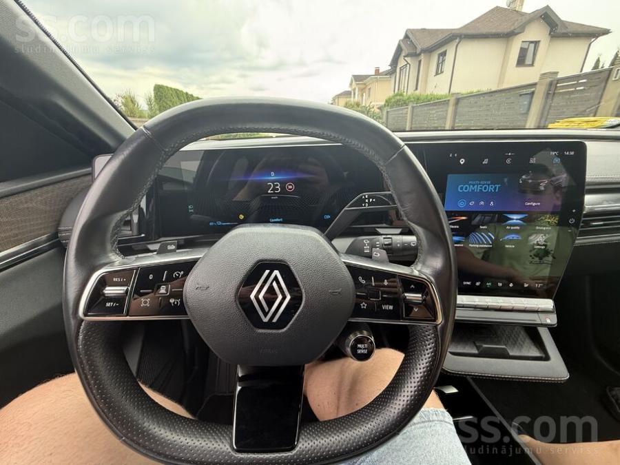 Grey Renault Megane 2022 in Riga, with an engine capacity of 0.00 L and mileage of 61 thousand km for 20500 €, photo 33 on AUTOMOTO.COM.LV