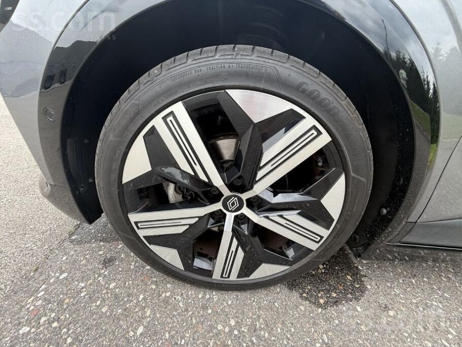 Grey Renault Megane 2022 in Riga, with an engine capacity of 0.00 L and mileage of 61 thousand km for 20500 €, photo 36 on AUTOMOTO.COM.LV