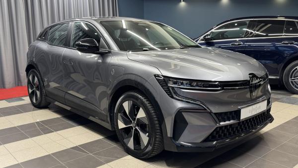 Grey Renault Megane 2022 in Riga, with an engine capacity of 0.00 L and mileage of 114 thousand km for 20990 €, photo 1 on AUTOMOTO.COM.LV