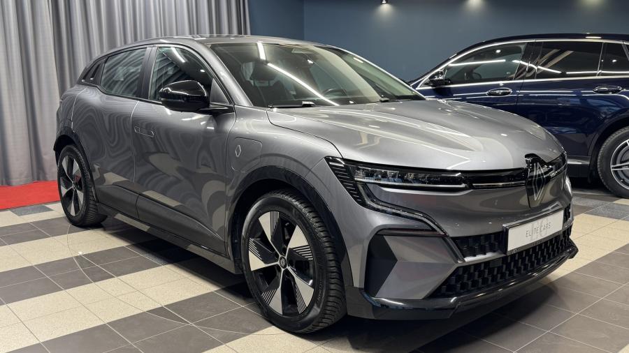 Grey Renault Megane 2022 in Riga, with an engine capacity of 0.00 L and mileage of 114 thousand km for 20990 €, photo 1 on AUTOMOTO.COM.LV