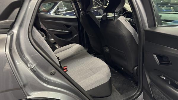 Grey Renault Megane 2022 in Riga, with an engine capacity of 0.00 L and mileage of 114 thousand km for 20990 €, photo 10 on AUTOMOTO.COM.LV