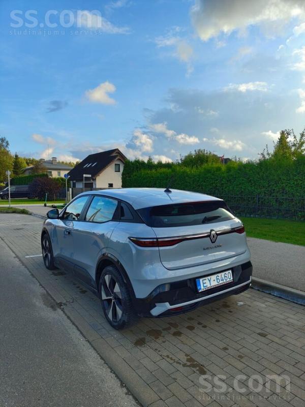 Рено Меган 2023 в Рига на AUTOMOTO.COM.LV Серый Рено Меган 2023 в Рига, объемом двигателя 1.60 л и пробегом 33 тыс. км за 19000 €, фото 4 на AUTOMOTO.COM.LV