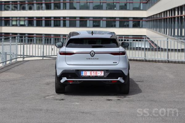 Pelēks Renault Megane 2024 Rīga, ar dzinēja tilpumu 1.60 L un nobraukumu 12 tūkst. km par 26980 €, foto 5 vietnē AUTOMOTO.COM.LV