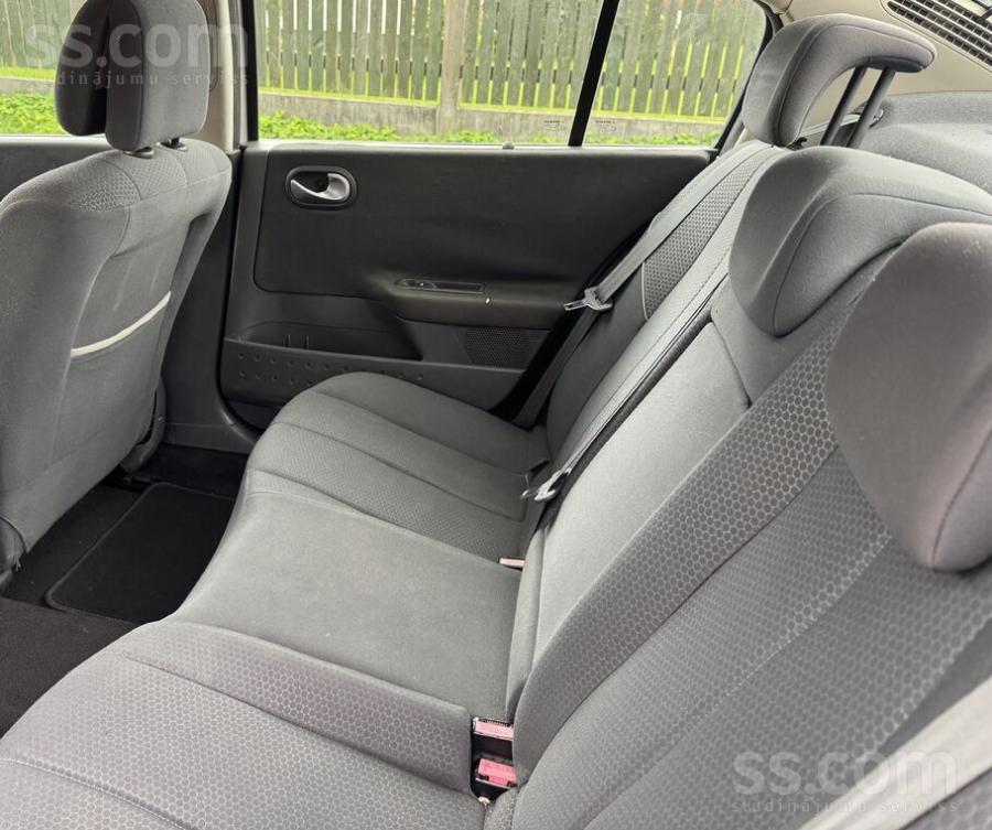 Pelēks Renault Megane 2004 Jelgava, ar dzinēja tilpumu 1.90 L un nobraukumu 272 tūkst. km par 980 €, foto 9 vietnē AUTOMOTO.COM.LV