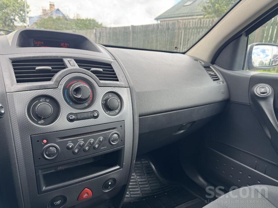 Pelēks Renault Megane 2004 Jelgava, ar dzinēja tilpumu 1.90 L un nobraukumu 272 tūkst. km par 980 €, foto 11 vietnē AUTOMOTO.COM.LV