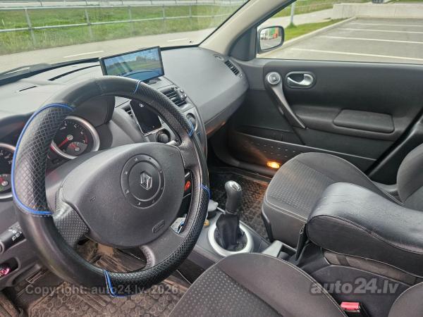 Grey Renault Megane 2005 in Tallinn, with an engine capacity of 1.60 L and mileage of 150 thousand km for 2300 €, photo 8 on AUTOMOTO.COM.LV