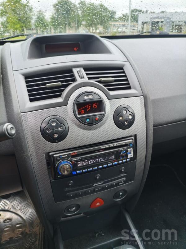 Pelēks Renault Megane 2005 Daugavpils, ar dzinēja tilpumu 2.00 L un nobraukumu 134 tūkst. km par 1550 €, foto 3 vietnē AUTOMOTO.COM.LV