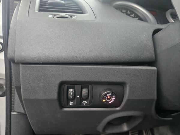 Pelēks Renault Megane 2005 Tallina, ar dzinēja tilpumu 1.60 L un nobraukumu 151 tūkst. km par 2200 €, foto 8 vietnē AUTOMOTO.COM.LV