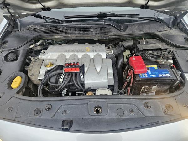 Pelēks Renault Megane 2005 Tallina, ar dzinēja tilpumu 1.60 L un nobraukumu 151 tūkst. km par 2200 €, foto 9 vietnē AUTOMOTO.COM.LV