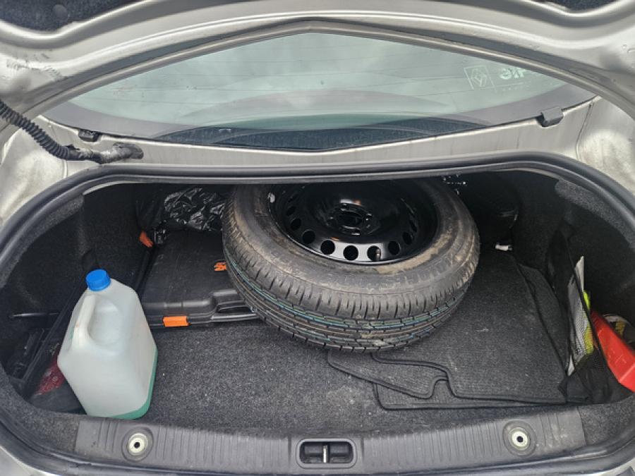 Pelēks Renault Megane 2005 Tallina, ar dzinēja tilpumu 1.60 L un nobraukumu 151 tūkst. km par 2200 €, foto 16 vietnē AUTOMOTO.COM.LV