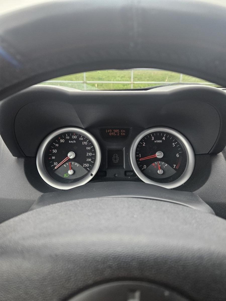 Pelēks Renault Megane 2005 Tallina, ar dzinēja tilpumu 1.60 L un nobraukumu 151 tūkst. km par 2200 €, foto 29 vietnē AUTOMOTO.COM.LV