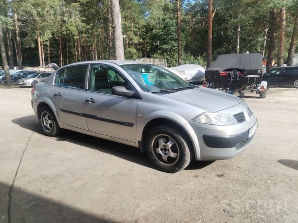 Grey Renault Megane 2005 in Riga, with an engine capacity of 1.60 L and mileage of 370 thousand km for 950 €, photo 3 on AUTOMOTO.COM.LV