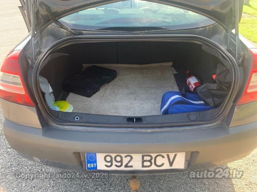 Pelēks Renault Megane 2010 Tallina, ar dzinēja tilpumu 1.60 L un nobraukumu 141 tūkst. km par 2499 €, foto 8 vietnē AUTOMOTO.COM.LV