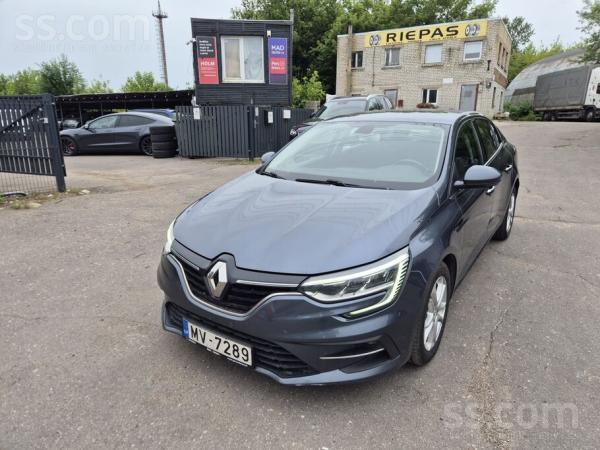 Grey Renault Megane 2021 in Riga, with an engine capacity of 1.50 L and mileage of 238 thousand km for 11990 €, photo 4 on AUTOMOTO.COM.LV