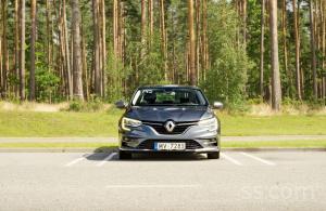 Grey Renault Megane 2021 in Riga, with an engine capacity of 1.50 L and mileage of 238 thousand km for 11990 €, photo 4 on AUTOMOTO.COM.LV