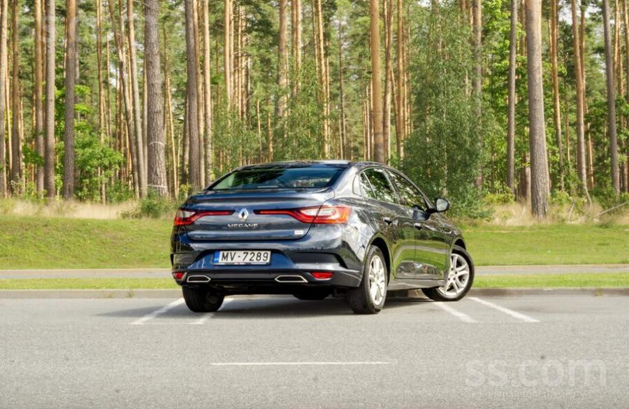Grey Renault Megane 2021 in Riga, with an engine capacity of 1.50 L and mileage of 238 thousand km for 11990 €, photo 7 on AUTOMOTO.COM.LV