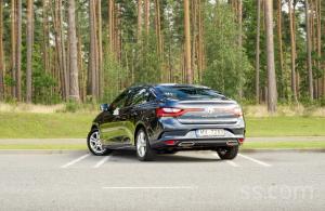 Grey Renault Megane 2021 in Riga, with an engine capacity of 1.50 L and mileage of 238 thousand km for 11990 €, photo 9 on AUTOMOTO.COM.LV